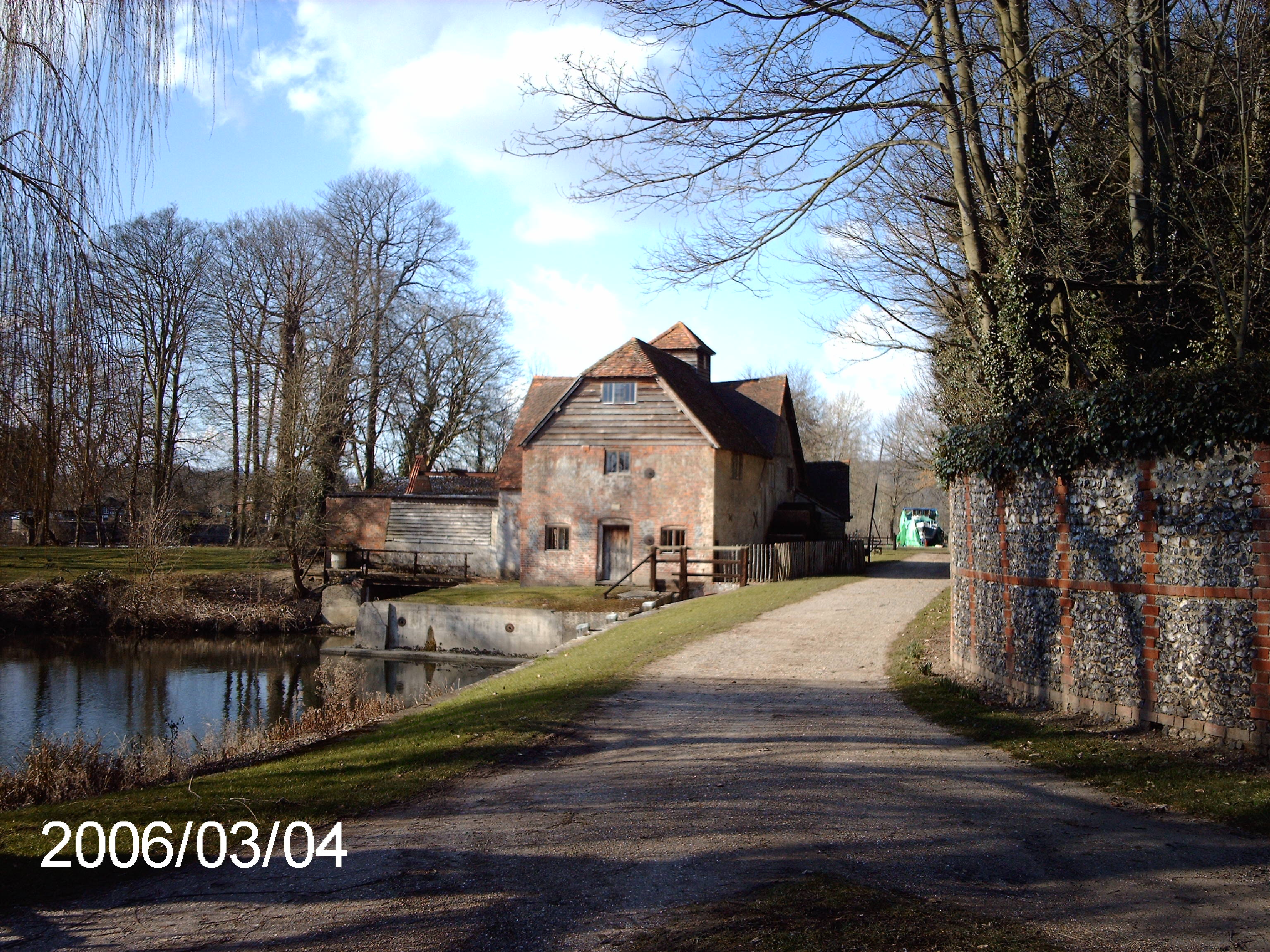 epw032521 ENGLAND (1930). Mapledurham Lock, Mapledurham House and ...