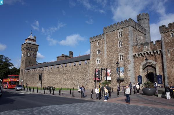 wpw054861 WALES (1937). View of central Cardiff showing castle, oblique ...