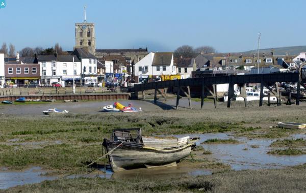 epw039497 ENGLAND (1932). Shoreham Beach, Norfolk Bridge and the town ...
