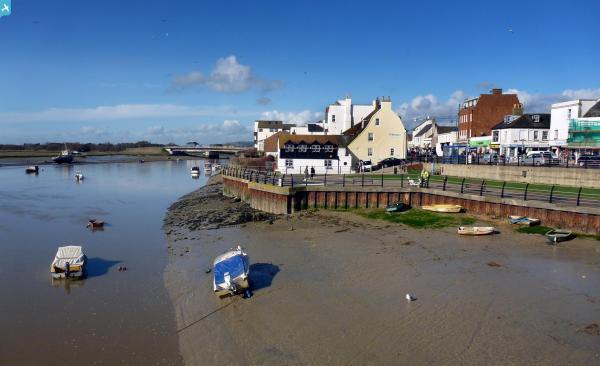 epw039497 ENGLAND (1932). Shoreham Beach, Norfolk Bridge and the town ...