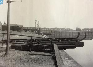 epw005875 ENGLAND (1921). Runcorn Bridge and the Widnes Transporter ...