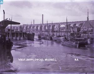 eaw049816 ENGLAND (1953). The Widnes Transporter Bridge and Runcorn ...
